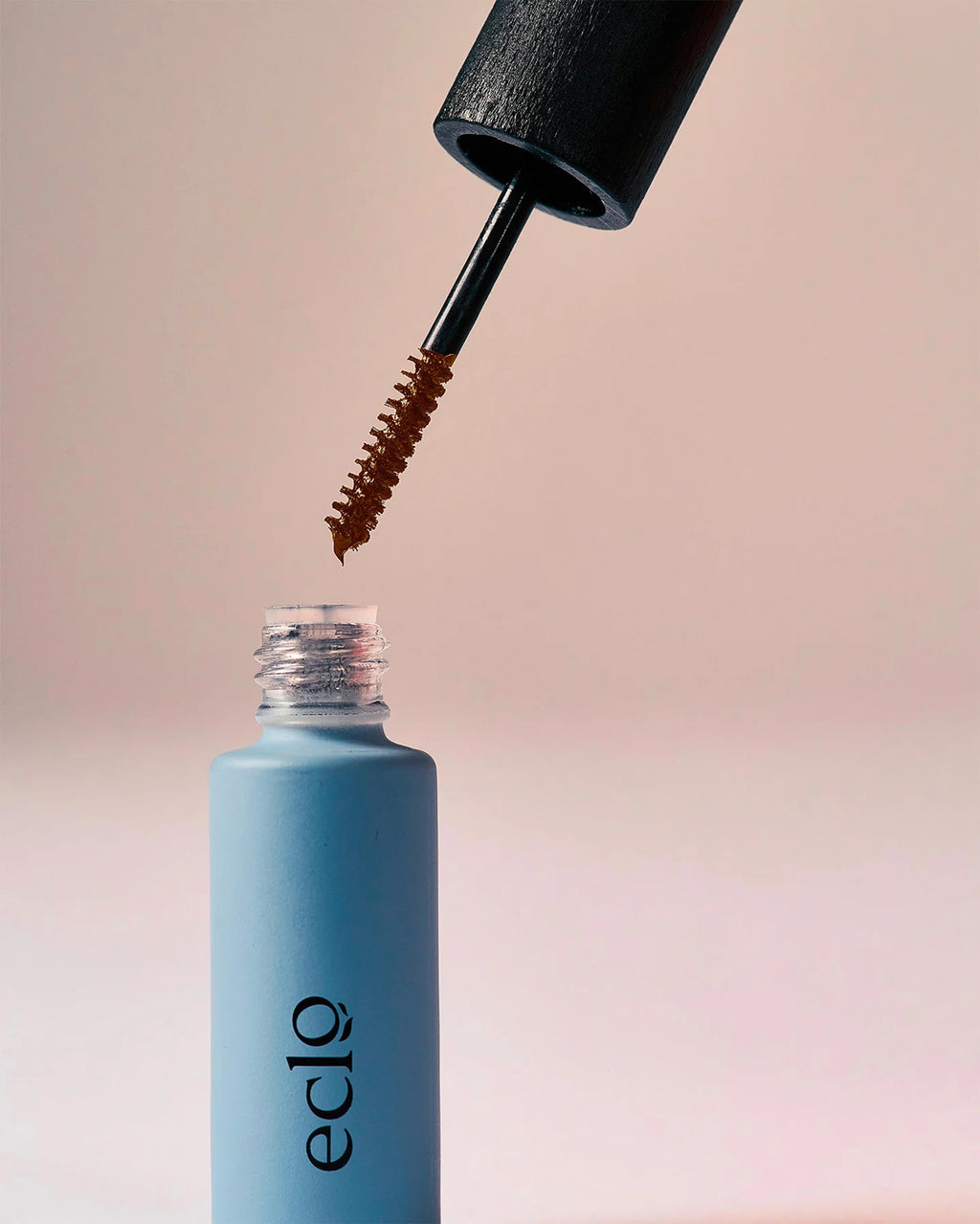Bruine mascara – studio paus